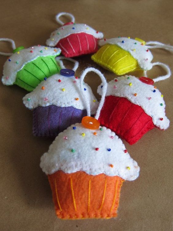 Butterfly of Four : Felt Cupcakes - Free Patterns and Tutorial