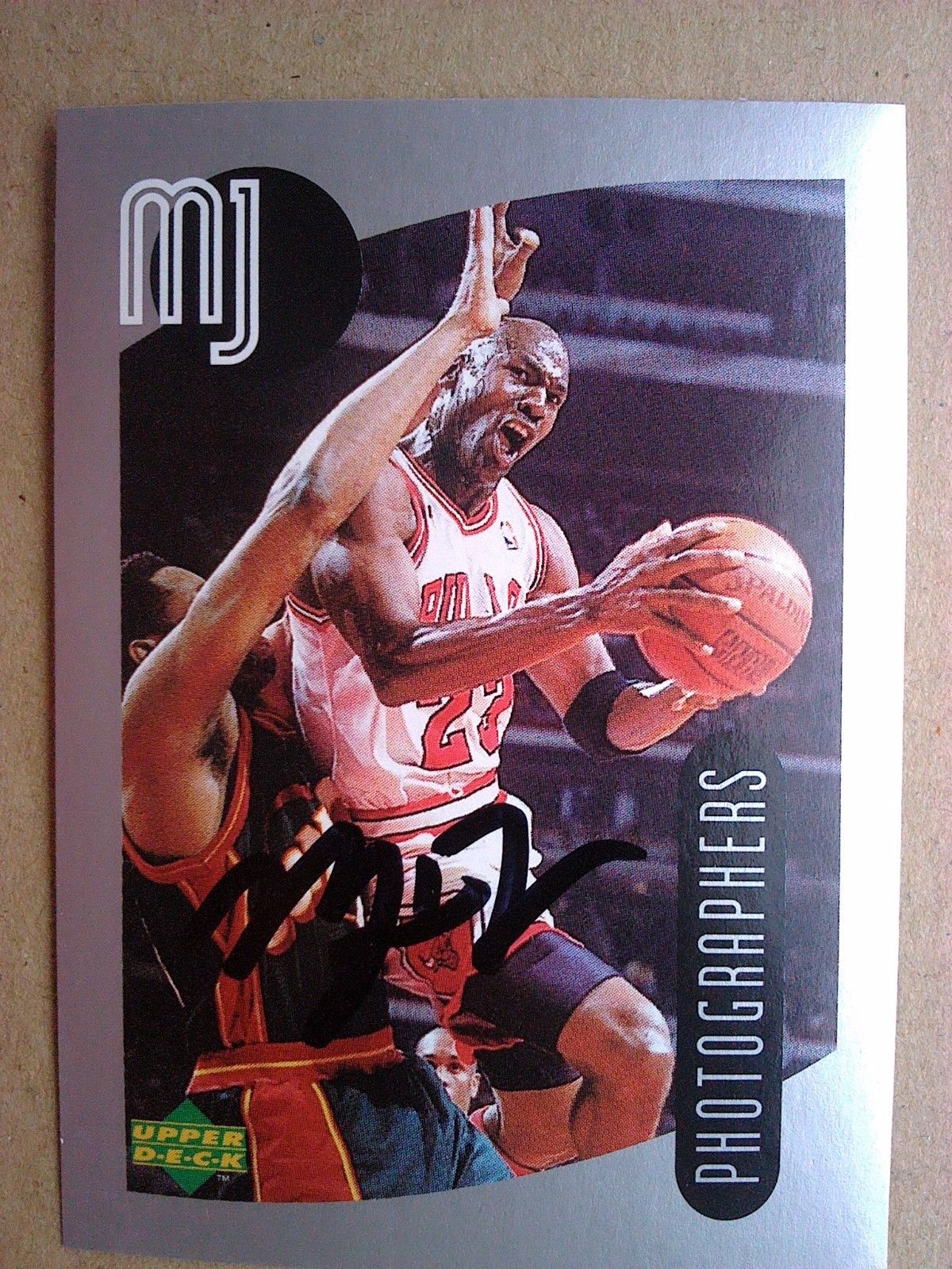 Pack War: Faker Fakes Fake Autographs