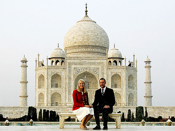 Queens of England: Royal Tours of India