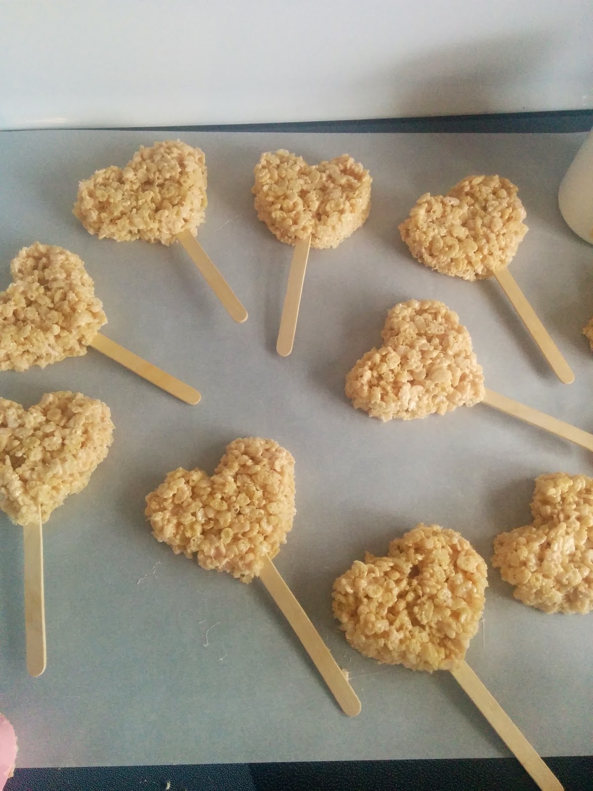 VeggieEats&More: Heart Shaped Rice Crispy Treats for Valentines Day
