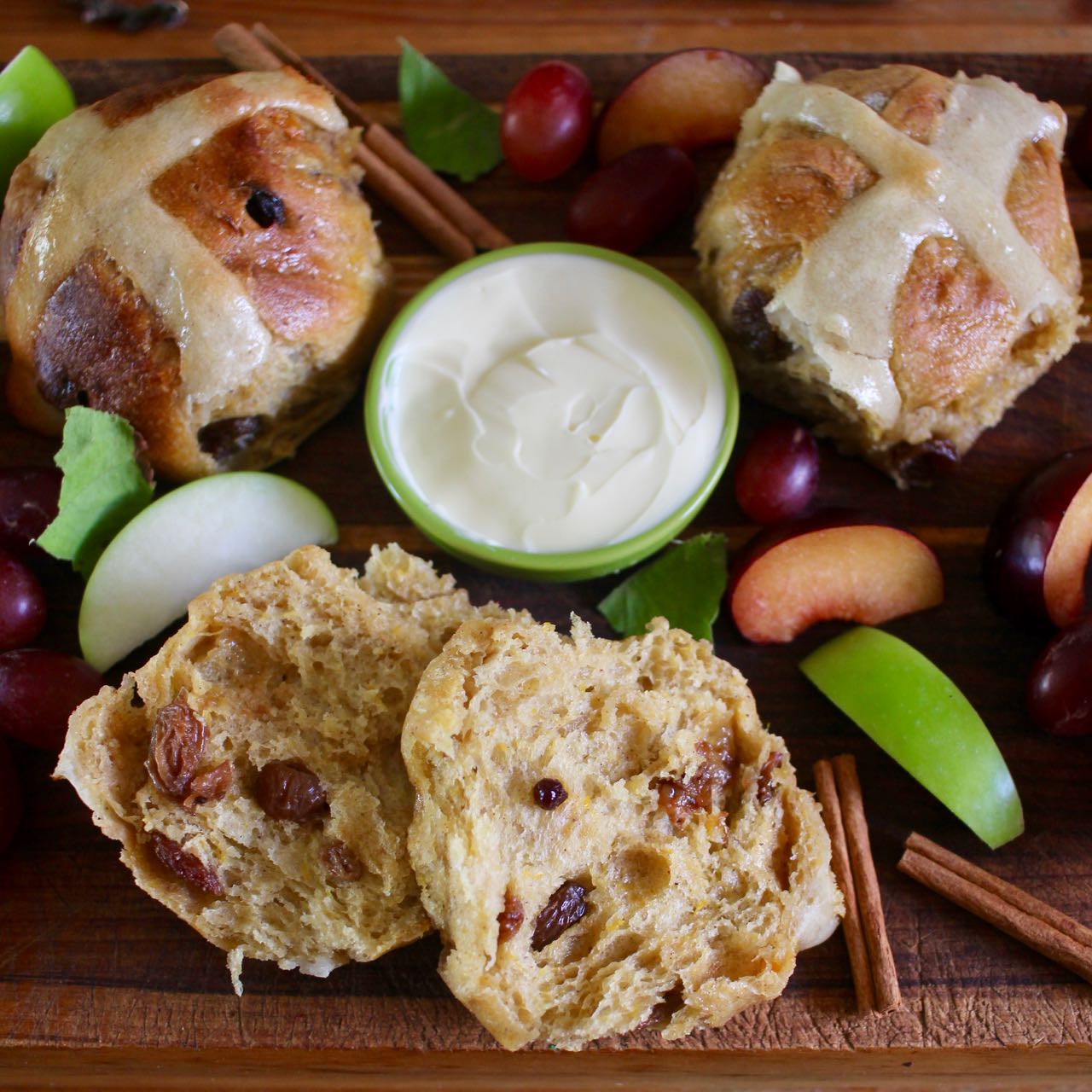 Green Gourmet Giraffe: Overnight Sourdough Hot Cross Buns (no knead)