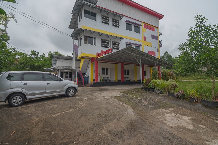 EMWEKA GUEST HOUSE N PAVILLION DEPAN BSCC DOME SEPINGGAN