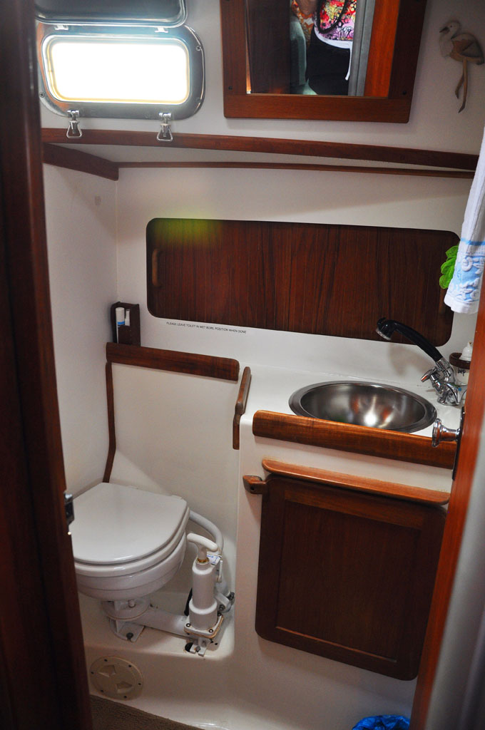 SOLD: 1990 Caliber 33 Sailboat: Photos