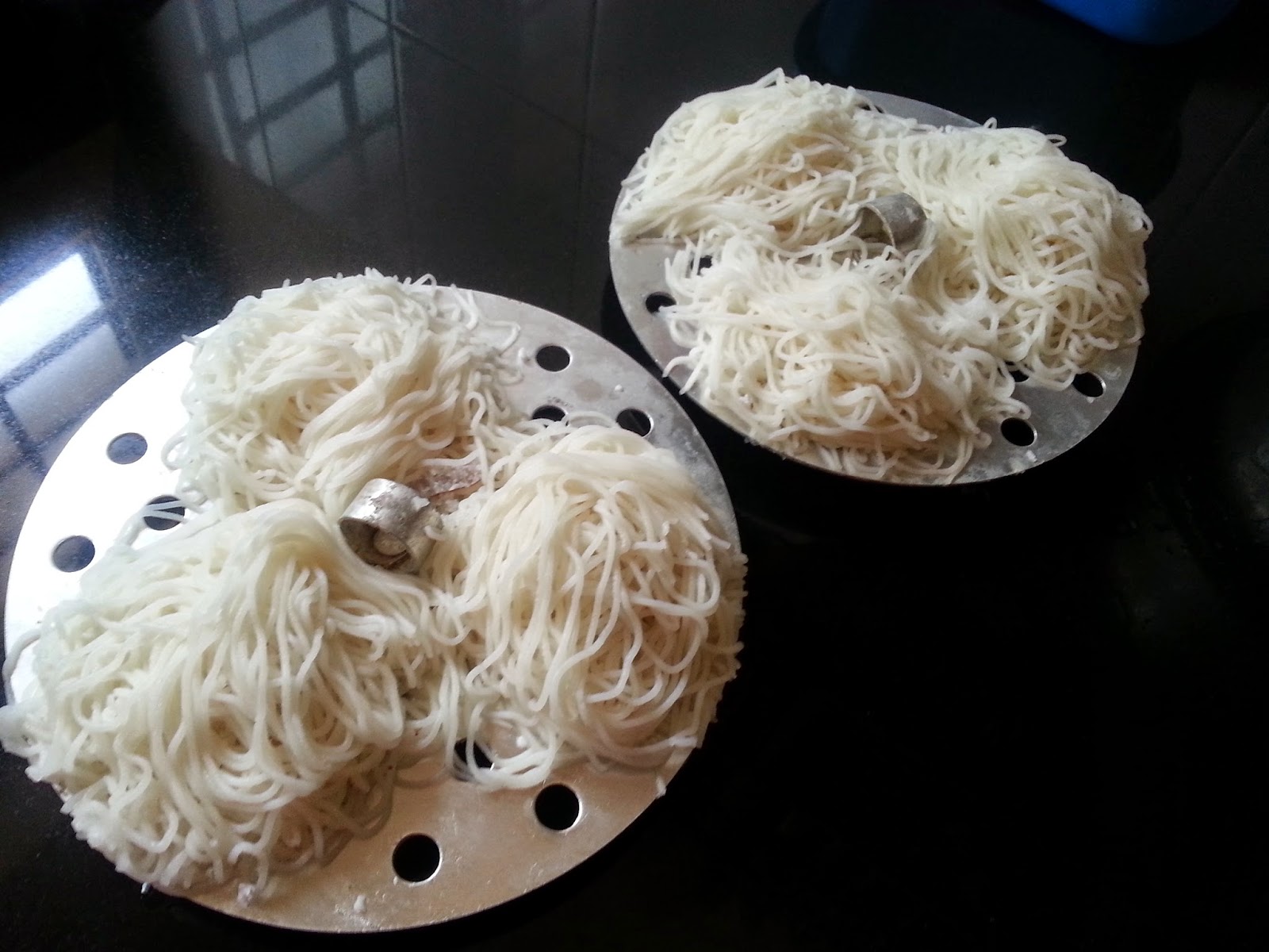 FoodoMania: Idiyappam - The Steam Cooked Breakfast Special