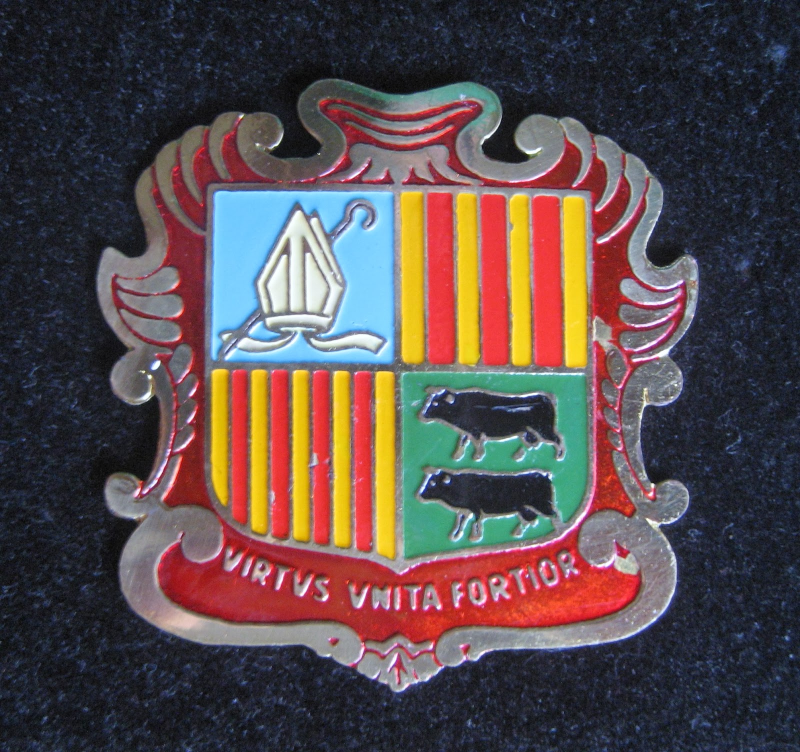 Pins Andorra: Dos antiguas chapitas, preciosas.