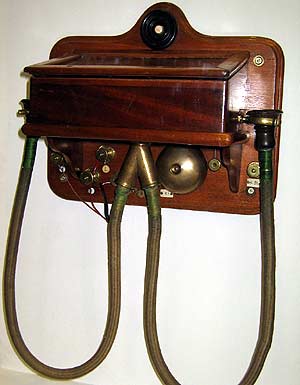 Paseando por la Historia: El primer teléfono en España