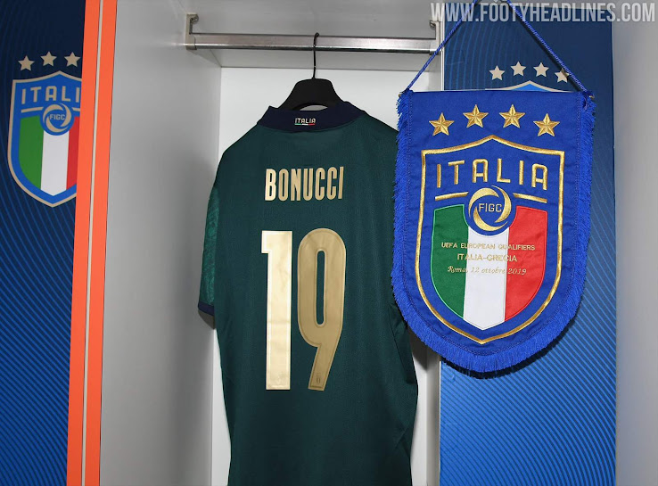On Pitch: Italy Renaissance Third Kit - Footy Headlines