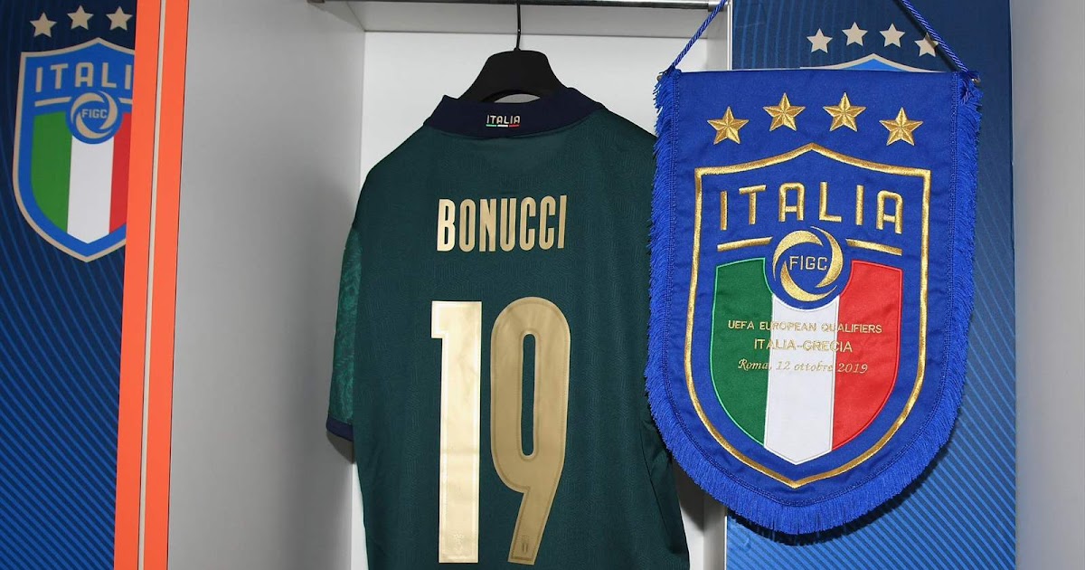 On Pitch: Italy Renaissance Third Kit - Footy Headlines