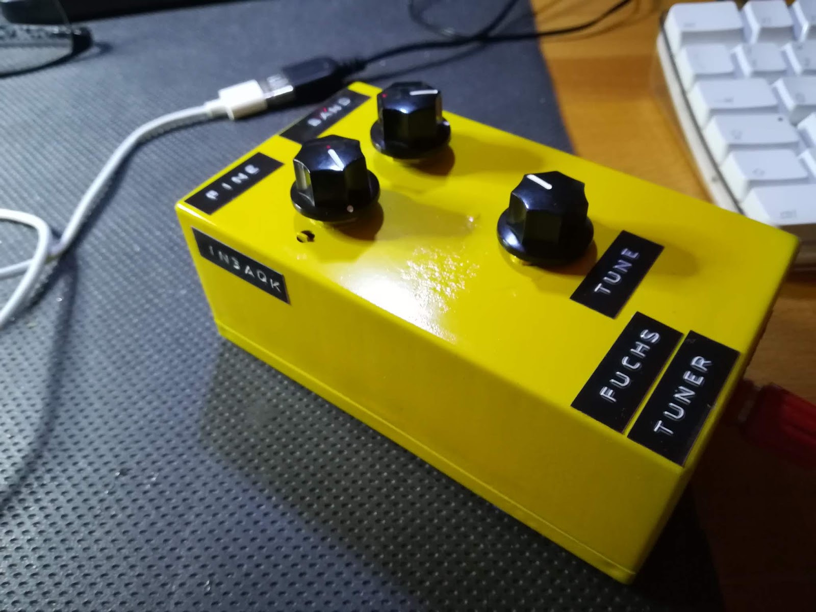 IN3AQK Hamradio station: 1/2 Lamba end feed Fuchs Antenna Tuner