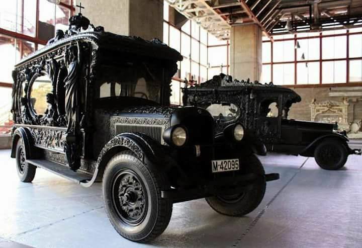 MUSCLE CAR COLLECTION : Classic Gothic Car