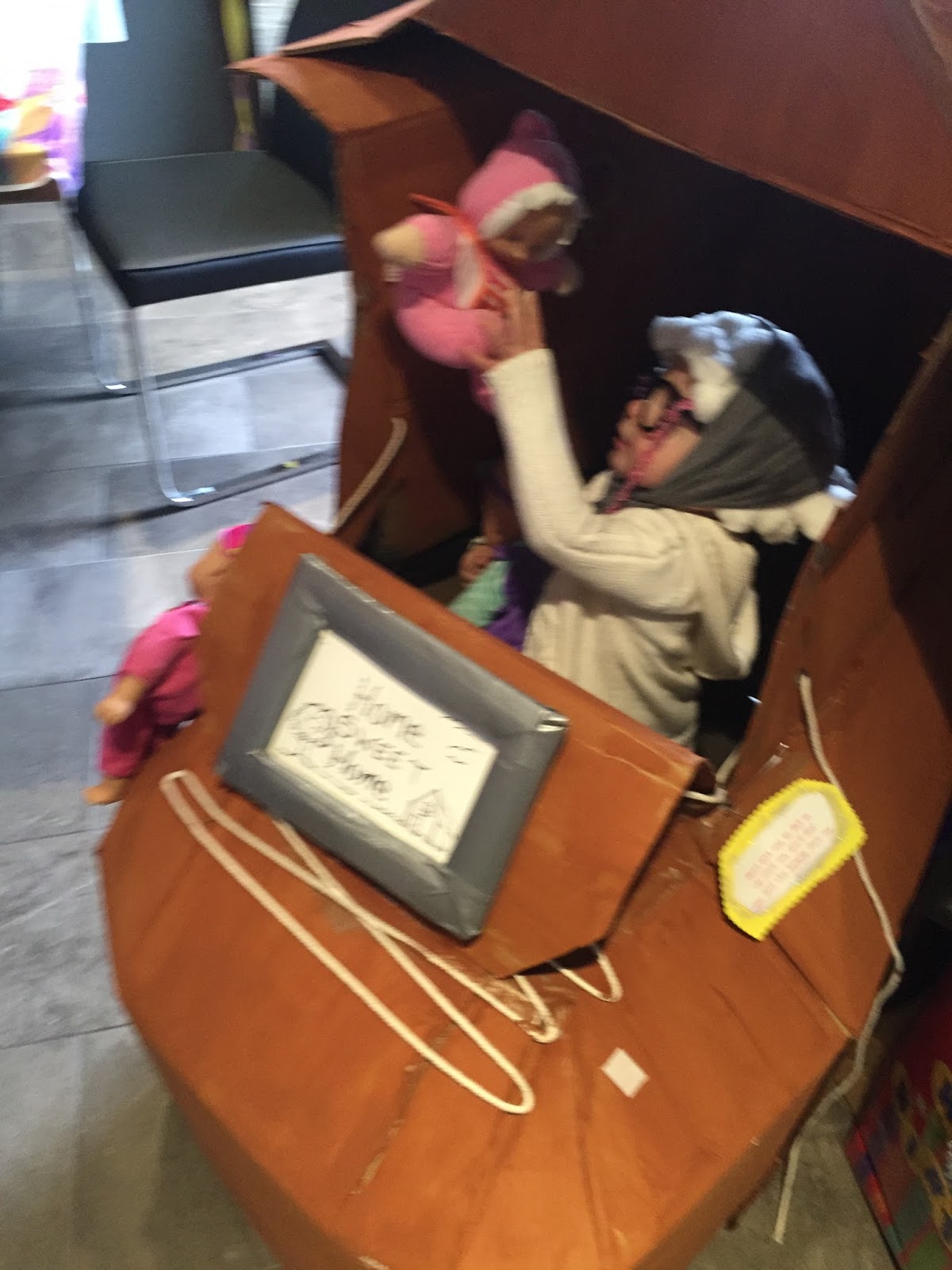 Wynn Creations : The Old lady Who lived in a Shoe Halloween Costume