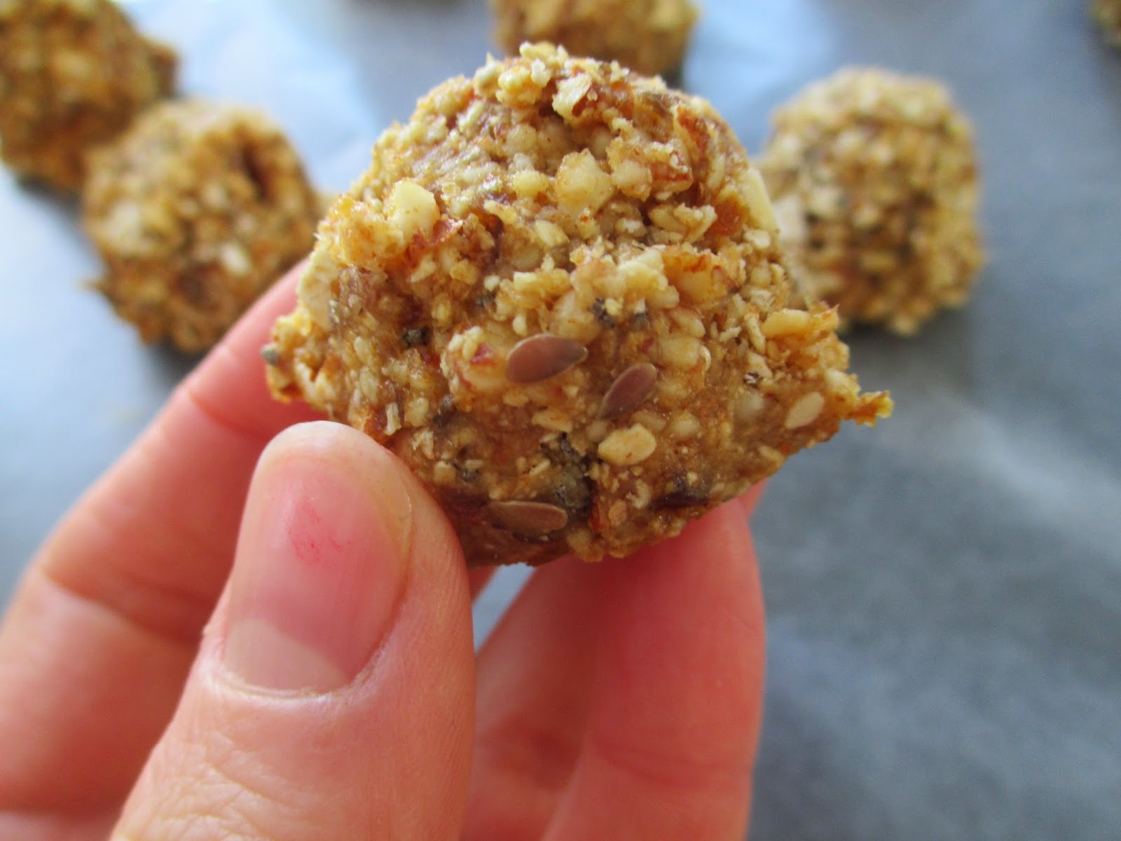 the joy{full} kitchen: Raw Nut and Seed Bites