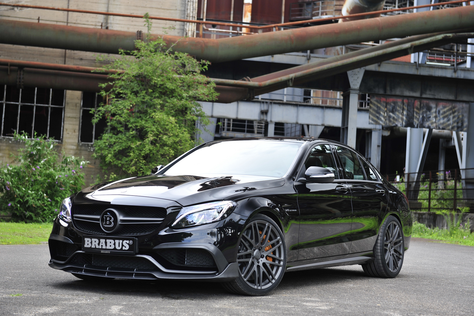 Mercedes C63 S AMG Brabus İle Daha Güçlü - Sekiz Silindir