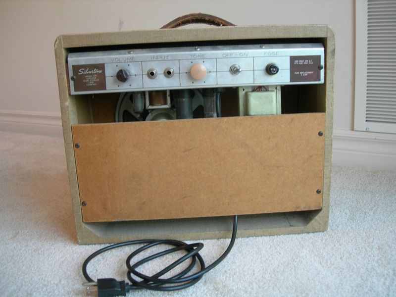 Canadian Vintage Guitar Hunt: Sears SILVERTONE 1391 Tube Amp