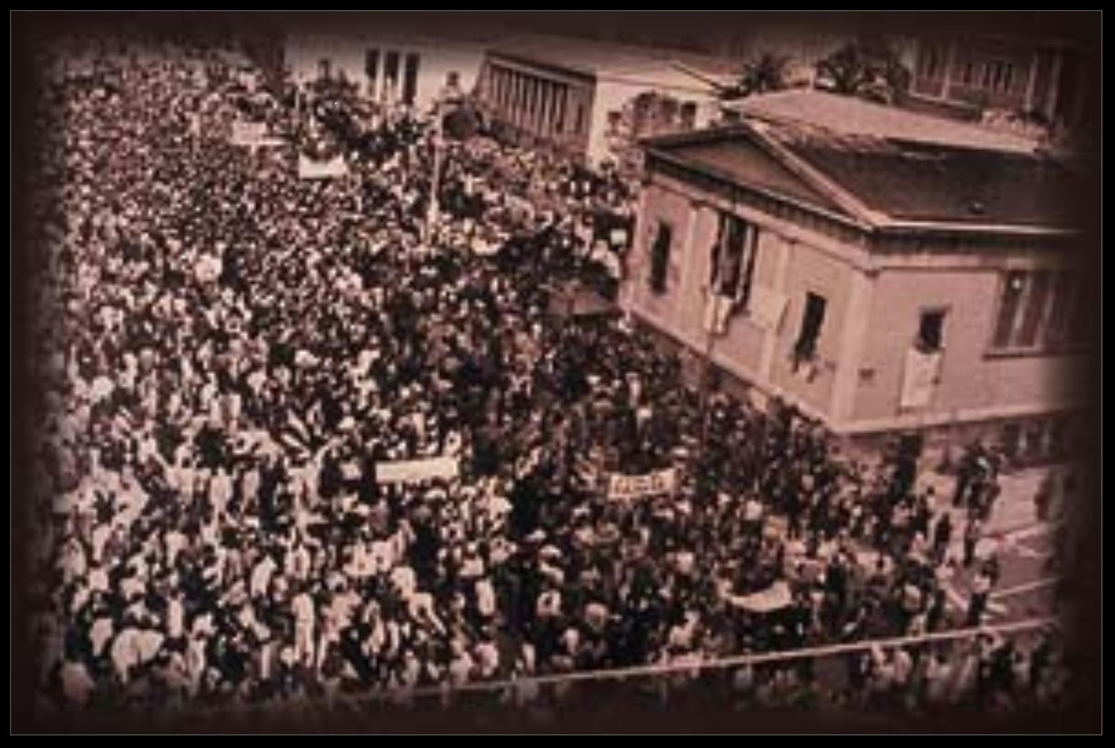 η ΣΤ΄ και... ψηφιακά!: Πολυτεχνείο 1973: Μικρό εικονογραφημένο χρονικό