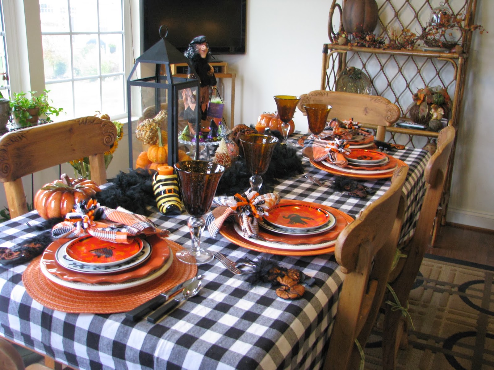 Designs by Pinky: HAPPY Halloween Table!!!!!