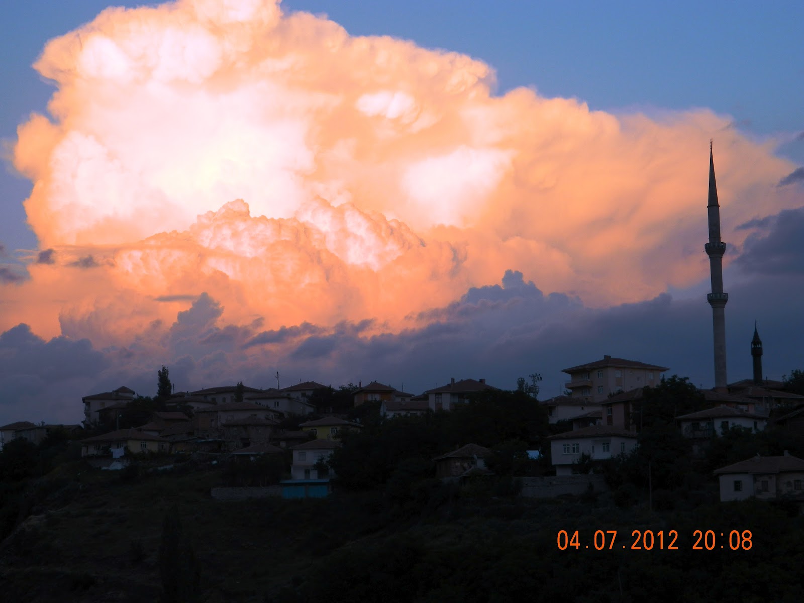 gün batımında çekilen muhteşem bulut resmi - doğa manzaraları ve ...