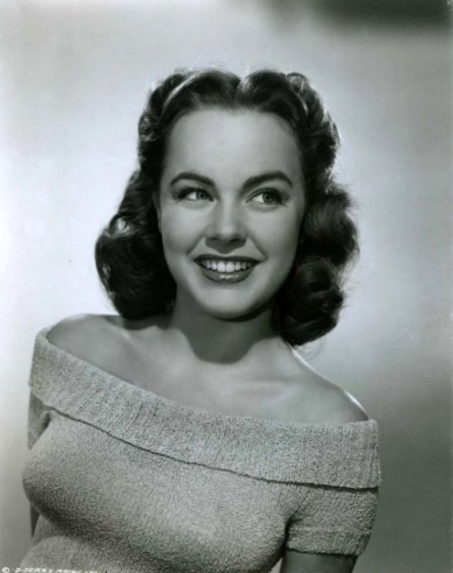 46 Glamorous Photos of Terry Moore in the 1940s and 1950s ~ Vintage ...