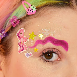 Weird Squiggle Eyebrow Trend Takes Over Instagram | Latest Fashion Corner