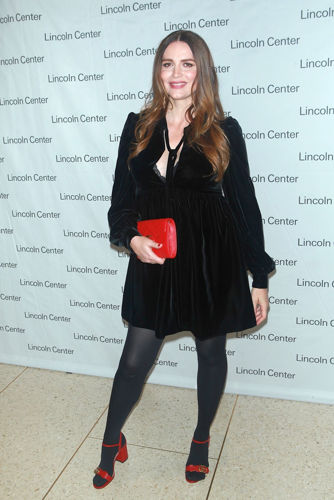 Celebrity Legs and Feet in Tights: Saffron Burrows` Legs and Feet in Tights