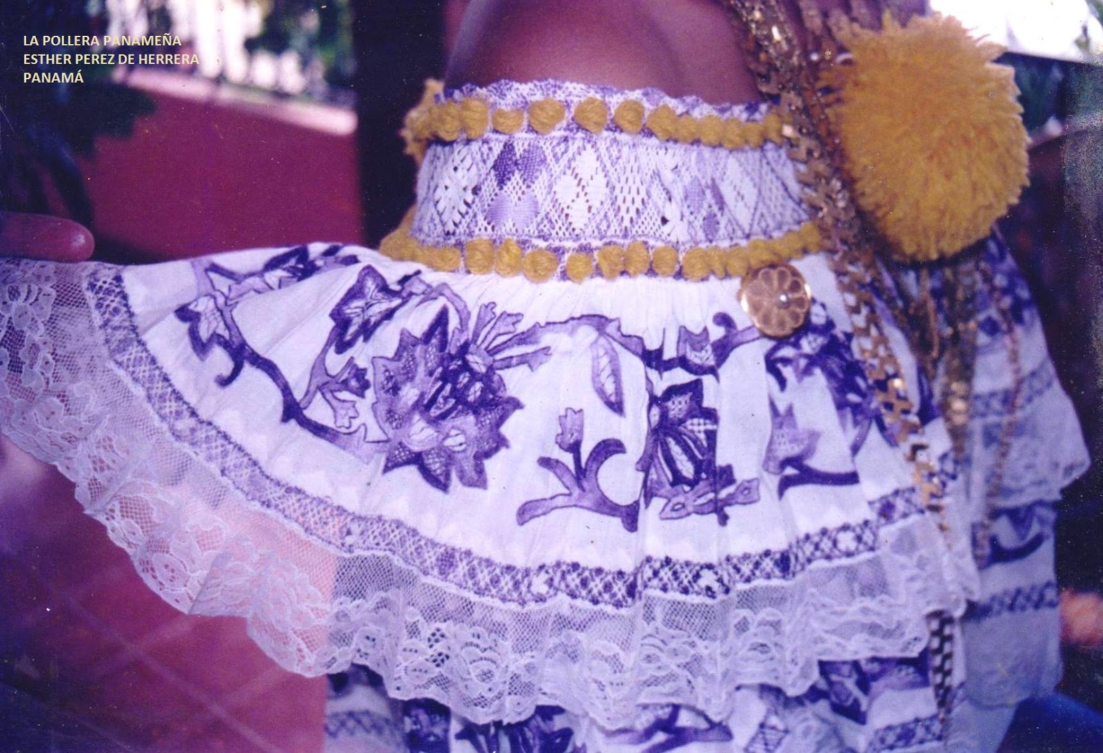 La Pollera de Panamá: Camisa de una pollera zurcida