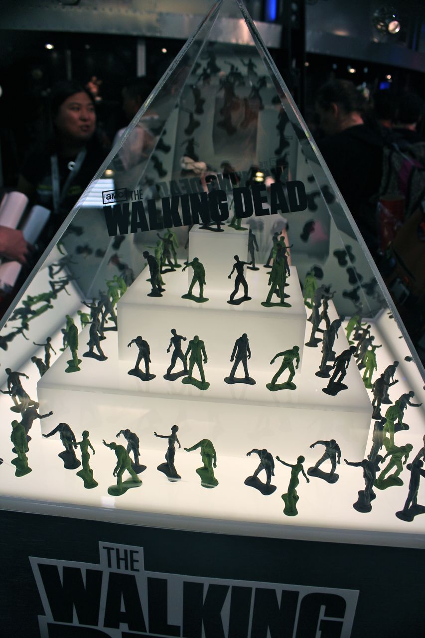 Angry Koala Gear (Vintage): The Walking Dead Zombie Army Men from ...