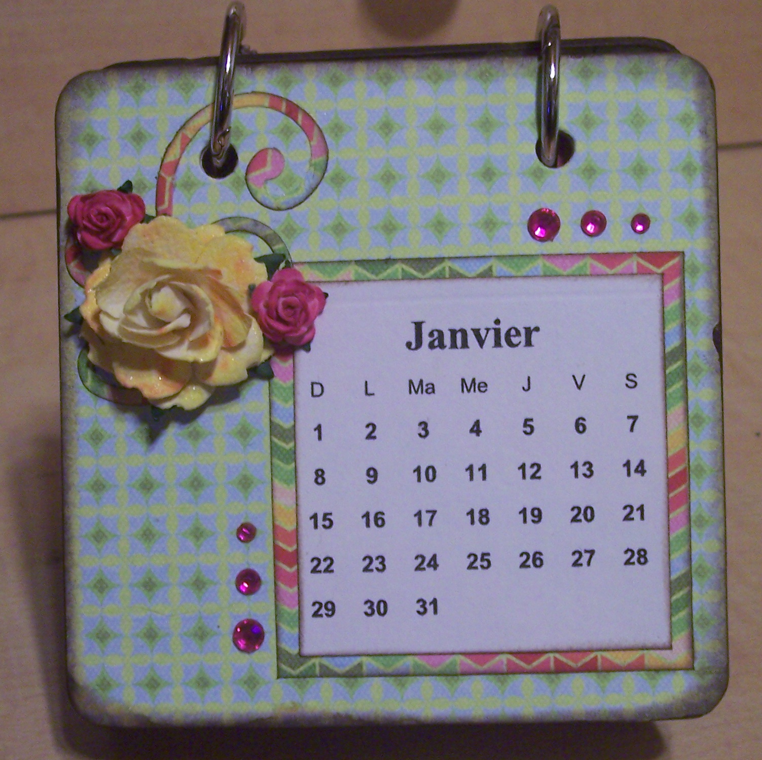 De la couleur en papier: Voici mon mini calendrier terminé