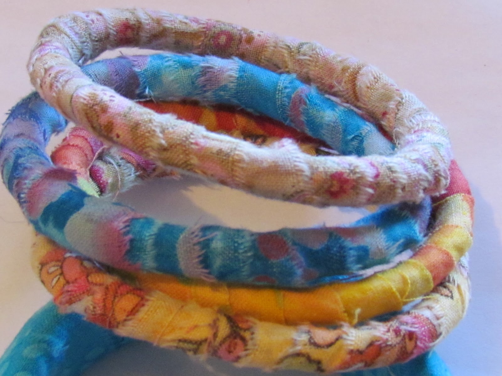 505whimsygirl.blogspot.com: Fabric Bracelet Tutorial
