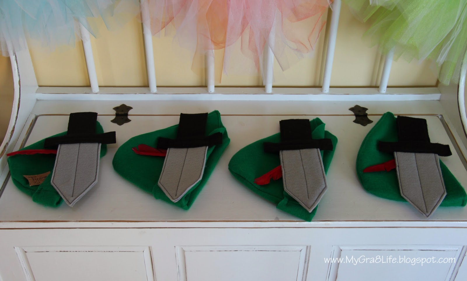 My Gra 8 Life: Tinkerbell Party - DIY Peter Pan Hats & Pirate Swords