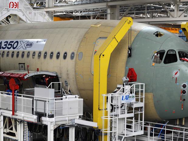 A350 XWB News: Wings installed in the A350 XWB Static Test Specimen in ...
