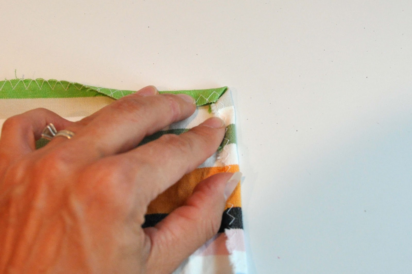 Aesthetic Nest: Sewing: Quick Mitered Table Runner (Tutorial)