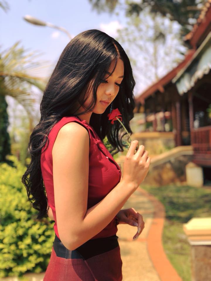 Shwe Mhone Yati In Myanmar Fashion Dress