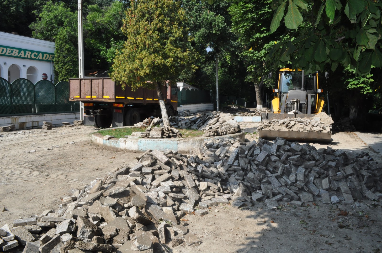 ACTUALITATEA CALAFETEANĂ: Au inceput lucrarile de reabilitarea ZONEI ...