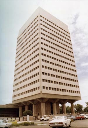 Arquitectura Manila: Ramón Magsaysay Center