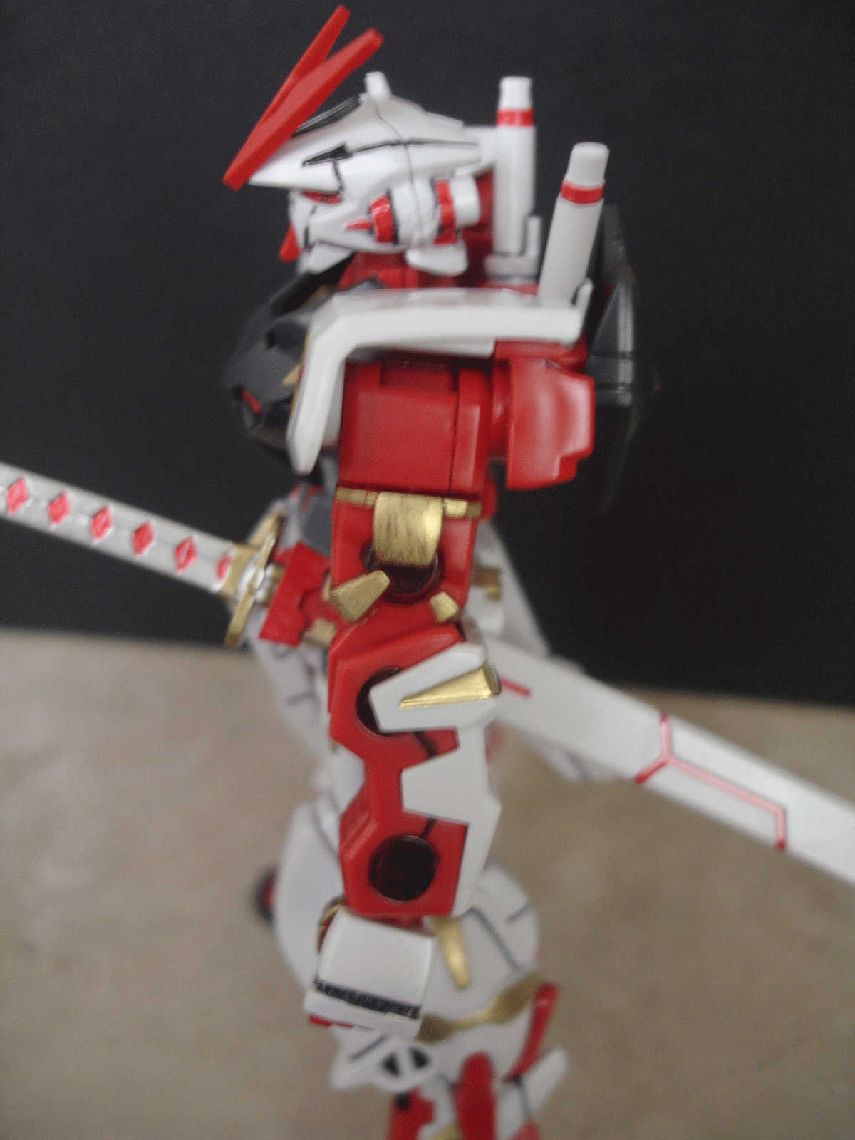 Gundam Meisters: Review: HG 1/144 - Gundam Astray Red Frame