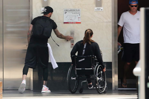 Gentleman alert: David Beckham rushes to help woman in wheelchair get ...