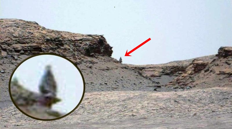 Ancient statue figure “The Watcher” discovered on planet Mars
