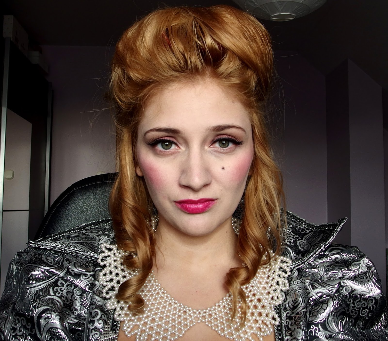 Wytyczne kosmetyczne: Barok. Makijaż i stylizacja.