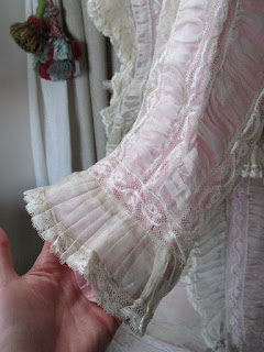 All The Pretty Dresses: Too Stunning Frothy Pink & White Lace Summer ...