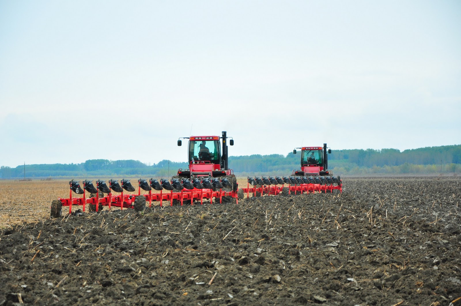 Masini Agricole: Plugul cu 14 trupite, cel mai mare din tara