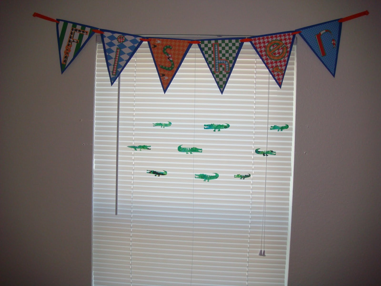 One Mod Momma: Wax paper window decor