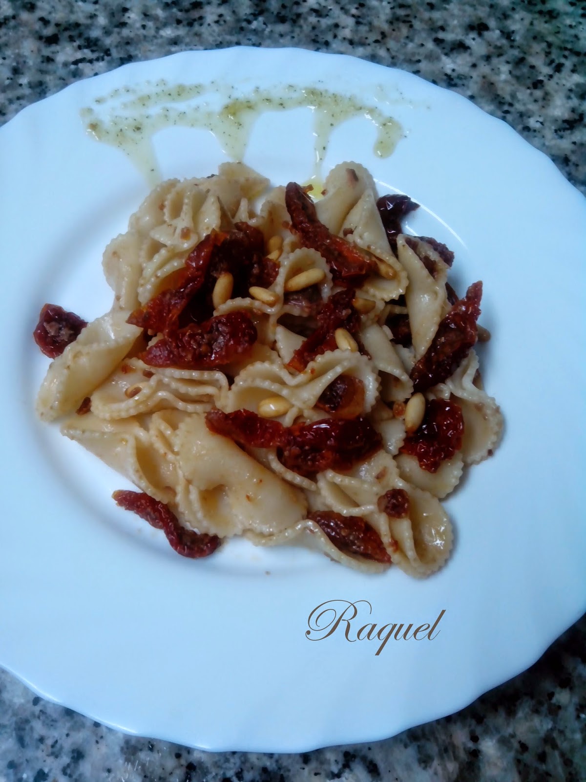 Mi Diversión en la cocina: Pasta con Tomate seco, Piñones y Anchoas