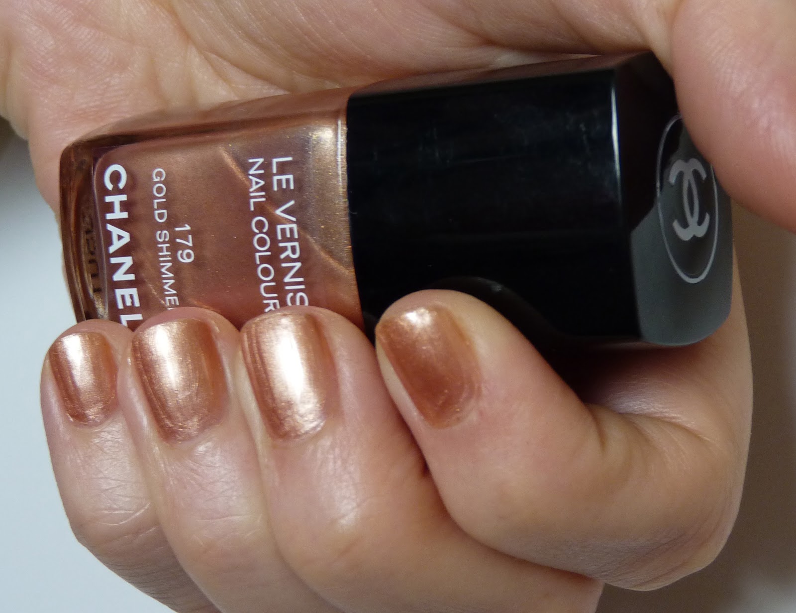 Com Verniz: Chanel Gold Shimmer