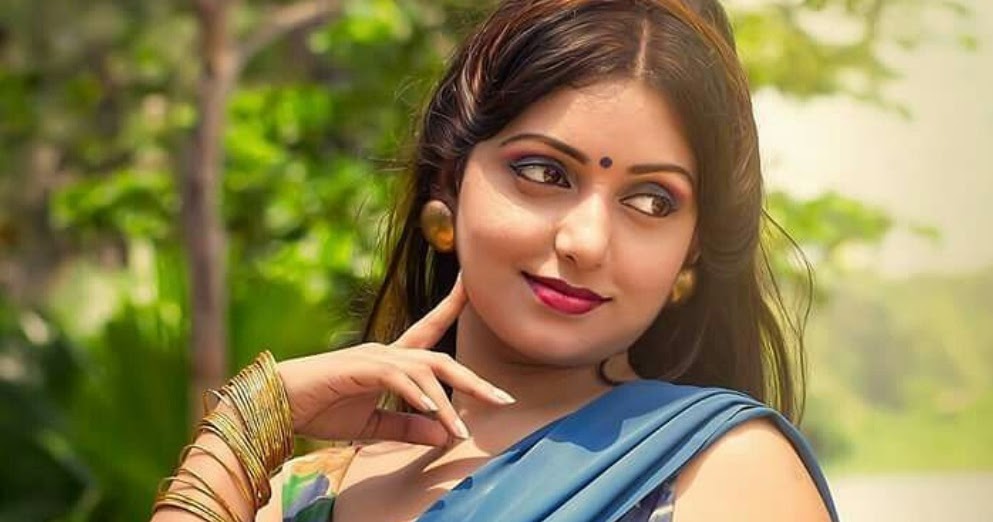 Beauty of Saree: Rupsa Saha Chowdhury - Stunning Saree Gallery
