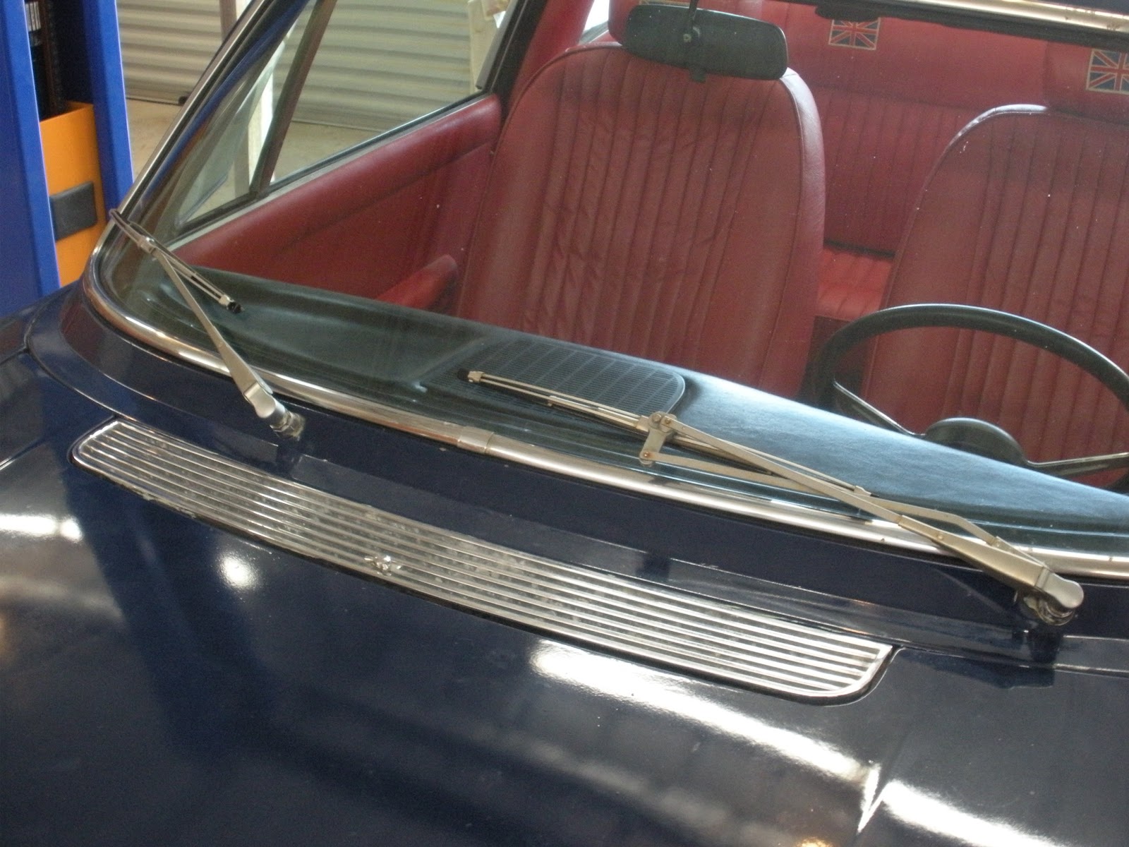 Triumph Stag Project: Boot Hinge Repaired