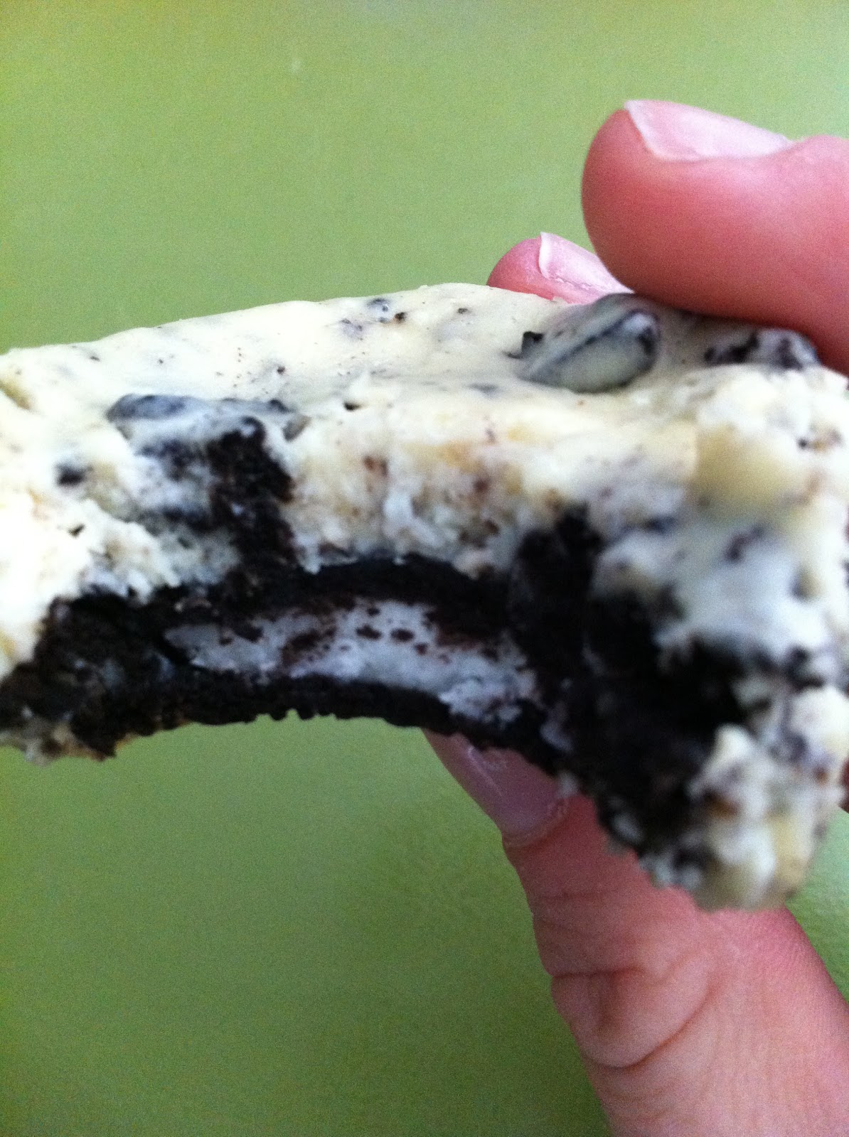Bake Me Happy: Oreo Cookies 'n' Cream Cheesecake Cupcakes