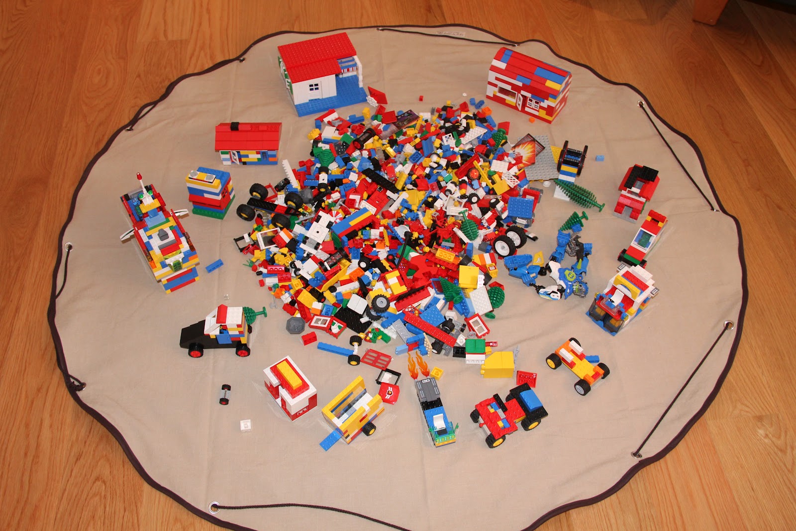 Hus og hjem blir til...: Legopose / Legoteppe