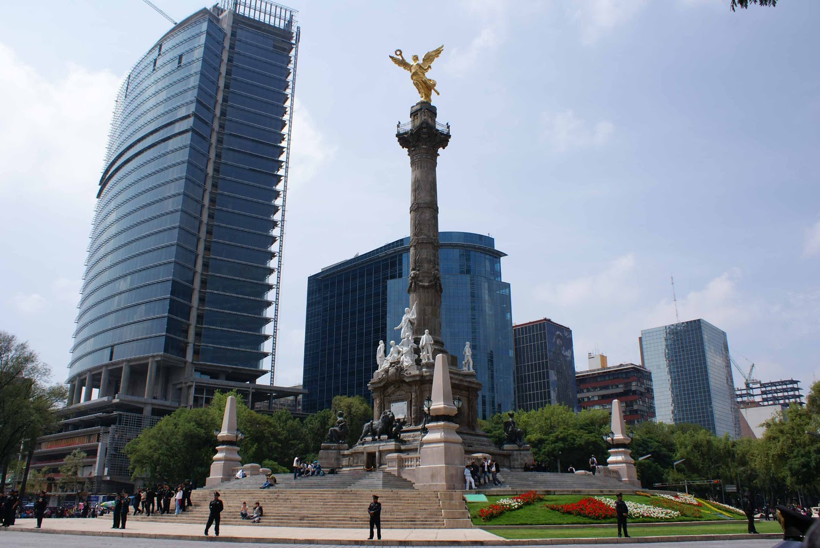 Monumento a la Independencia de México ~ Caminando por la Ciudad