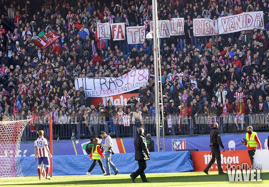 Super Hincha: El Frente Atlético se cuela en la presentación de Torres
