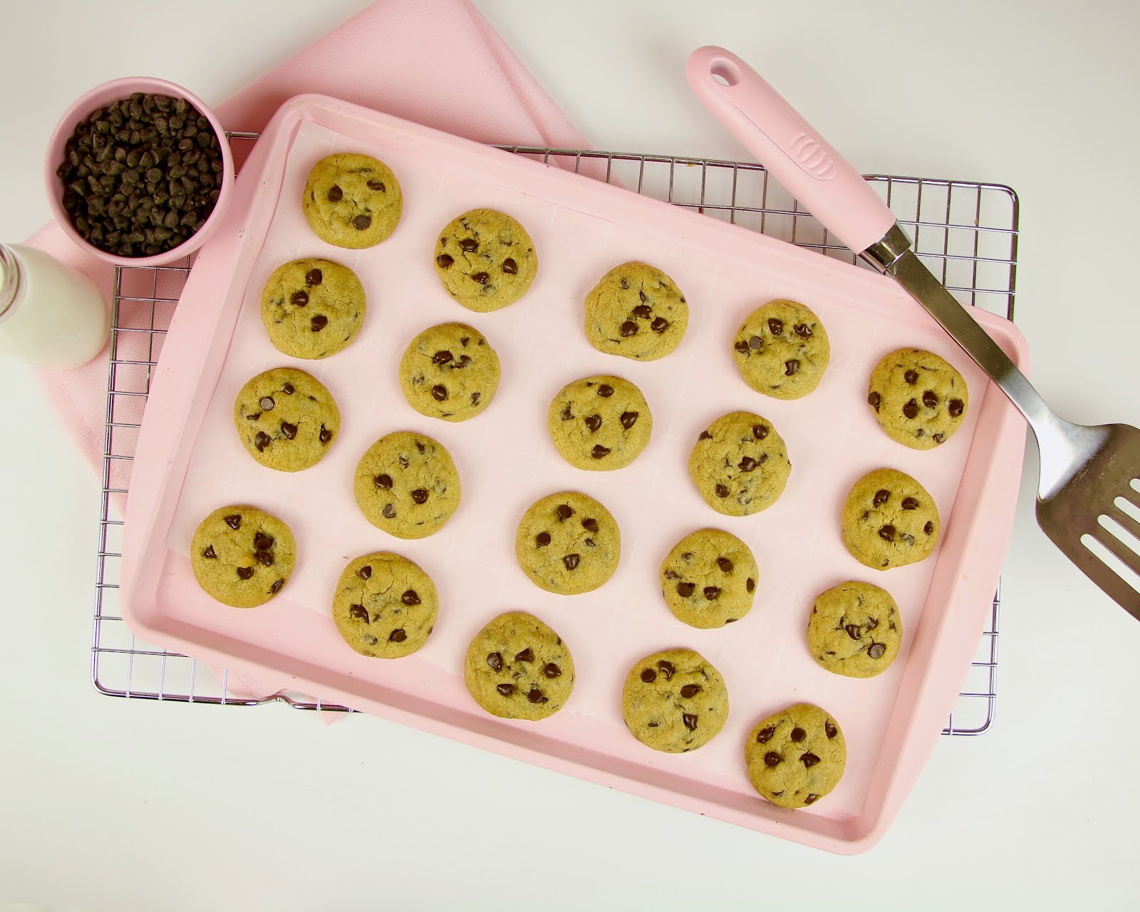 {VIDEO} Mini Chocolate Chip Cookies - The Lindsay Ann
